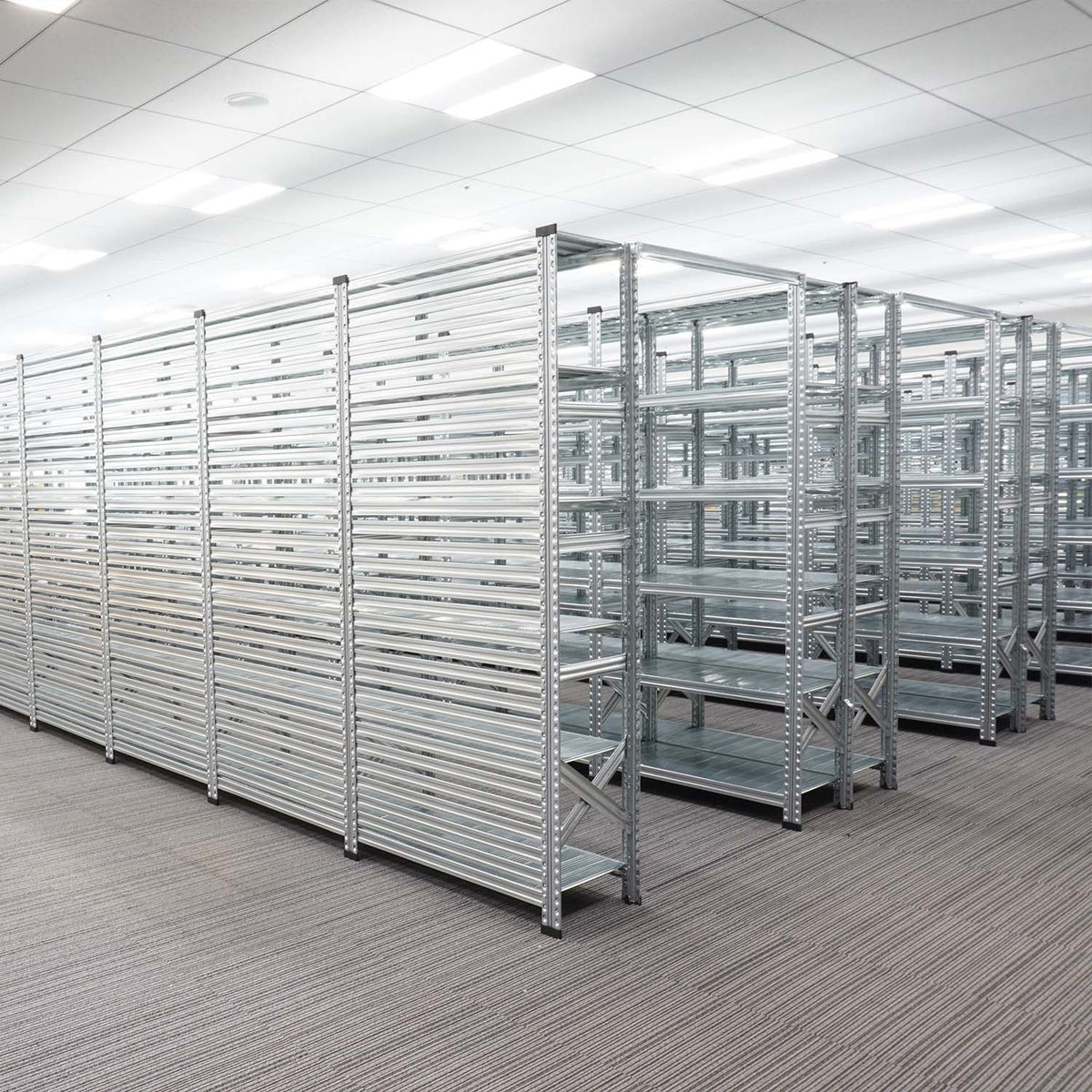 150台連結の巨大シェルフ / 株式会社アダストリア｜おしゃれな什器の企画・製造・販売 SHOP COPACK